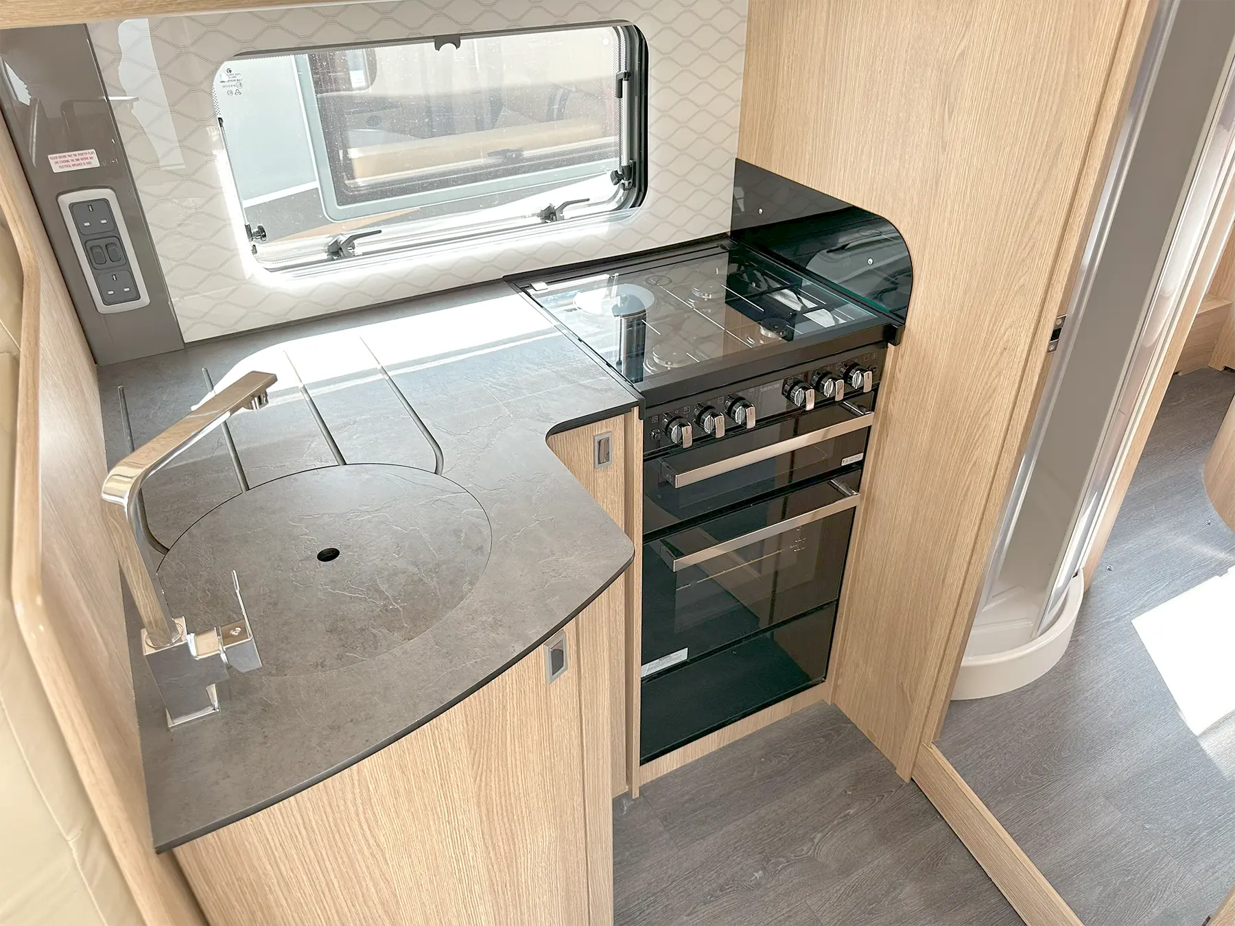 Auto-Trail Delaware Frontier | Southdowns Motorhome Centre